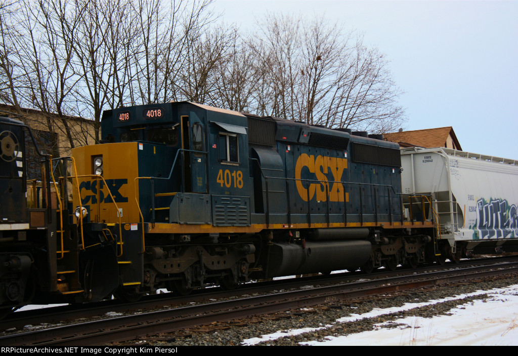 CSX 4018 on NS 10N